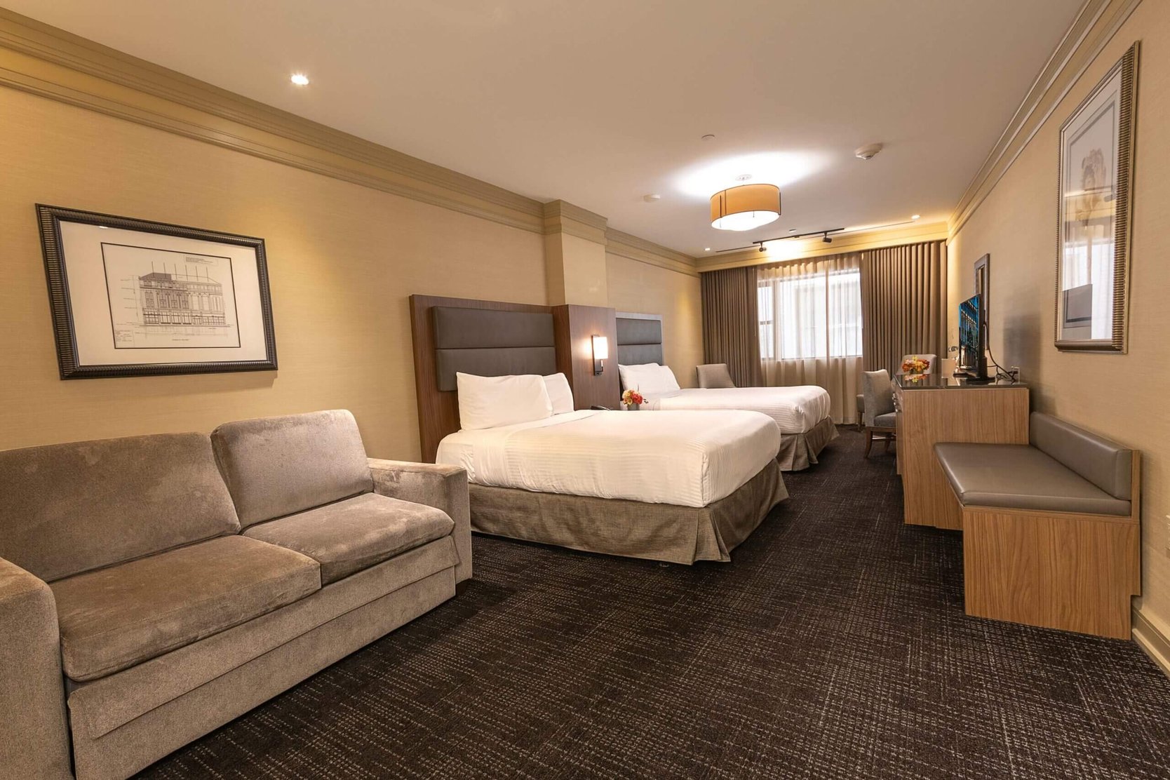 Deluxe Queen Room | Opera House Hotel